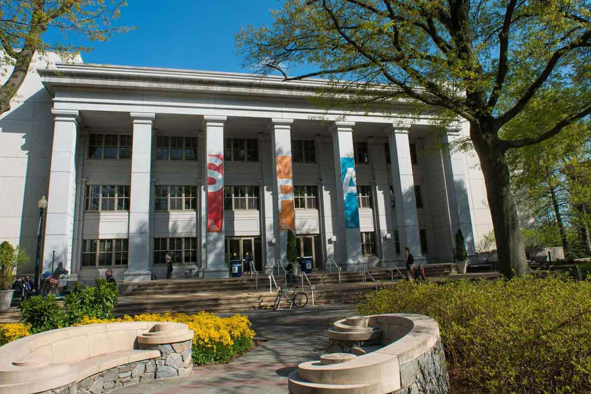 American Collegiate (DC) - InterStudent.kz